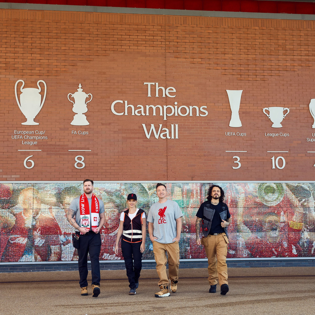 HOW LIVERPOOL FOOTBALL CLUB WORKS: STRAUSS WIRD TEIL DES LFC LINE-UPS