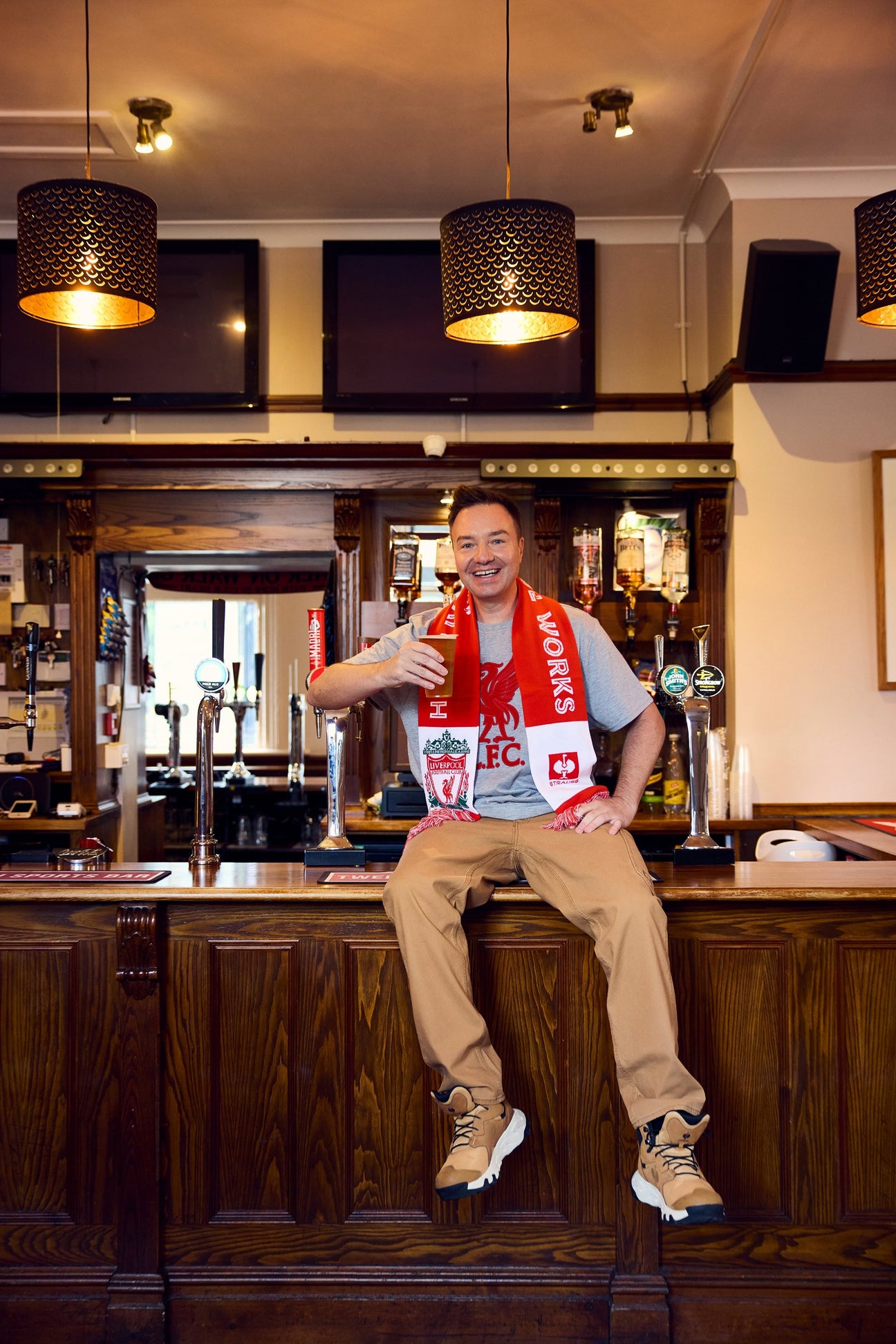 HOW LIVERPOOL FOOTBALL CLUB WORKS: STRAUSS WIRD TEIL DES LFC LINE-UPS